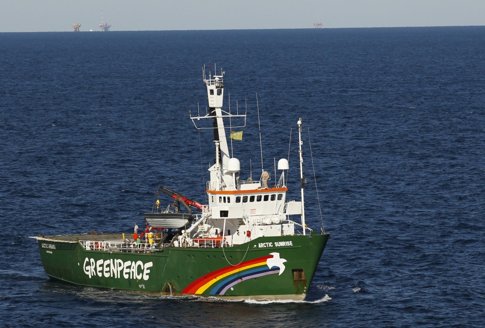 Красный свет. Бывшие сотрудники Greenpeace International в России о ...